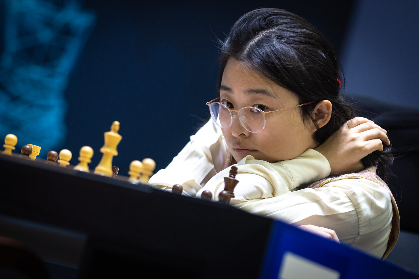 Game 4: Ju survives heavy English pressure, its 2-2 @ Shanghai - ChessNinja