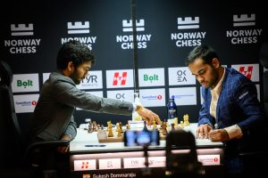 How To Play Chess Online: A Beginner's Guide (8 Chapters)